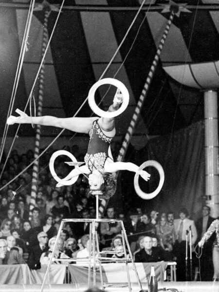 Hot Shots of the Week: Balancing Act – The Starfire Lounge