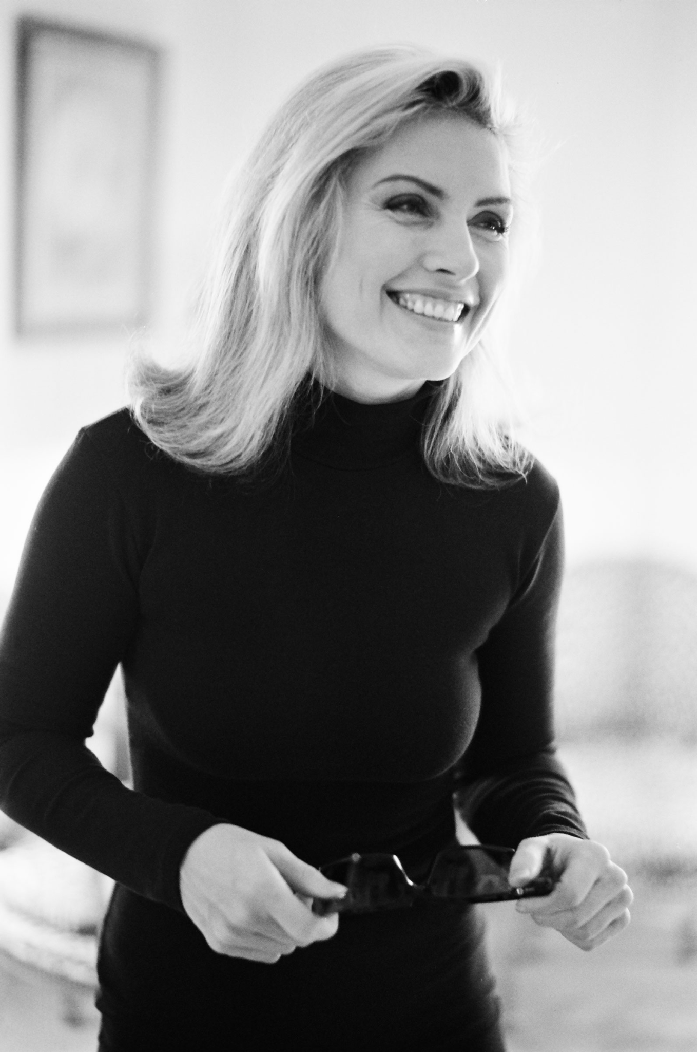 Hot Shots of the Week: Debbie Does Paris – The Starfire Lounge